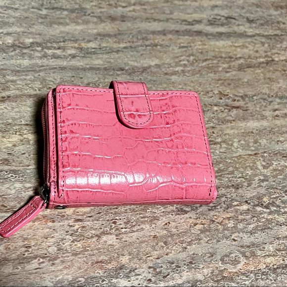 walletbe | Bags | New Walletbe Croco Embossed Italian Leather Compact ...